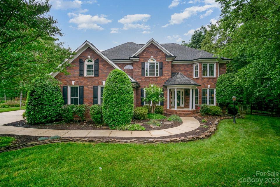 6330 Queensbury Ct, Charlotte, NC 28269 | 46 Photos - Movoto