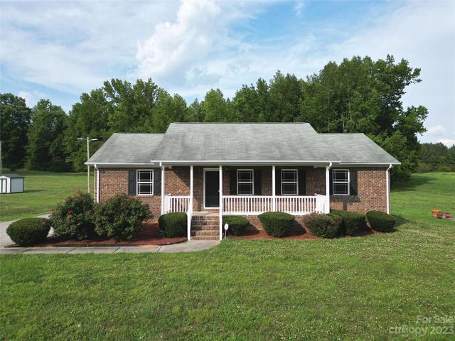 877 Mcrae Ave, Wadesboro, NC 28170 | 31 Photos | MLS #4042924 - Movoto