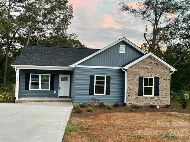 221 Hardin Cir, Grover, NC 28073 | 24 Photos - Movoto