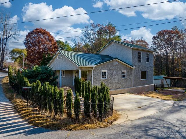 200 Walnut Ave, Hudson, NC 28638 | 39 Photos - Movoto