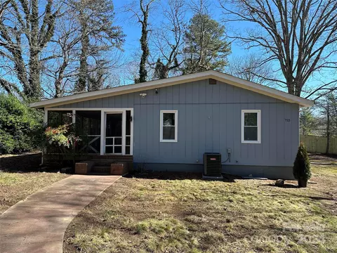 712 Blue Ridge Rd, East Flat Rock, NC 28726 | 22 Photos - Movoto