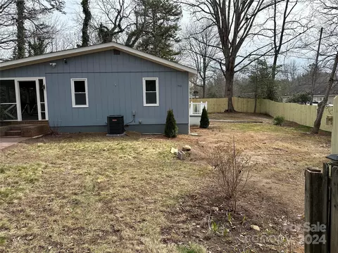 712 Blue Ridge Rd, East Flat Rock, NC 28726 | 22 Photos - Movoto