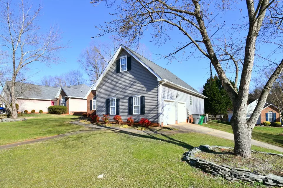 5306 Hackett Ln, Charlotte, NC 28269 | 30 Photos - Movoto