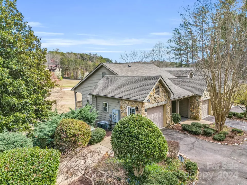 158 Stonecrest Ct, Lake Lure, NC 28746 | 39 Photos - Movoto