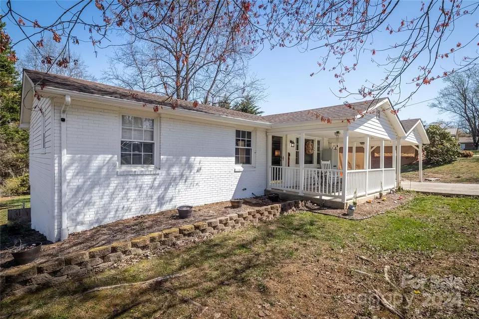 3678 Vantage Heights Cir, Lenoir, NC 28645 | 28 Photos - Movoto