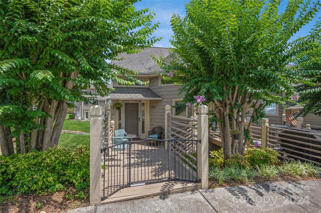 13919 Queens Harbor Rd, Charlotte, NC 28278 | 42 Photos - Movoto