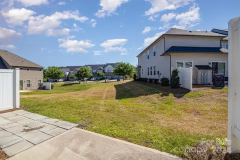 5736 Lachlan Hill Ln, Charlotte, NC 28278 | 17 Photos - Movoto