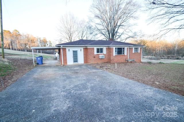 1308 Mckay Rd, Newton, NC 28658 | 16 Photos - Movoto