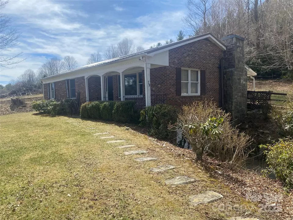 79 Rabbit Ranch Rd, Newland, NC 28657 | MLS# 4236005 | 8 Photos - Movoto
