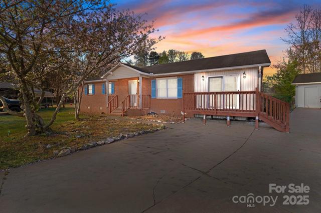 1104 Crestview Dr, Salisbury, NC 28146 | MLS# 4241590 | 47 Photos - Movoto