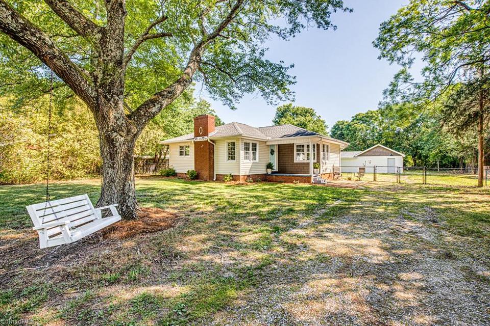 2527 Nc Highway 66, Kernersville, NC 27284 | 48 Photos - Movoto