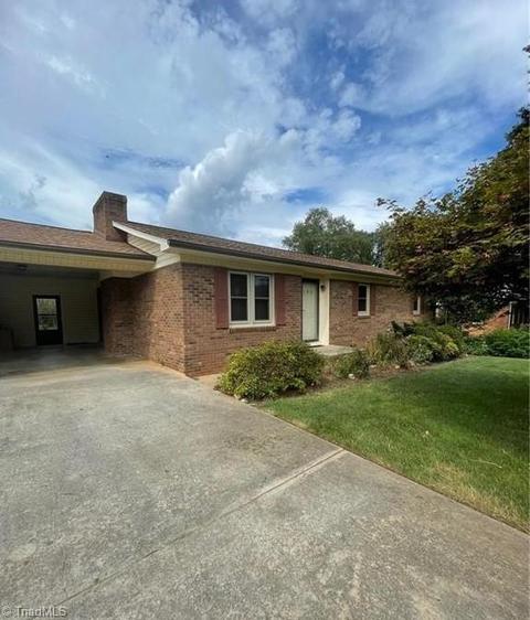 195 Dellinger Dr, Statesville, NC 28625 | 24 Photos | MLS #1082304 - Movoto