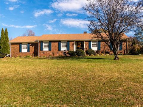 128 Random Ln, Burlington, NC 27215 | 28 Photos | MLS #1090631 - Movoto