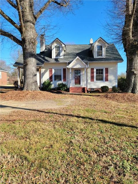 810 N Main St, Walnut Cove, NC 27052 | 18 Photos | MLS #1093539 - Movoto