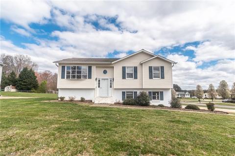 210 Caroline Ct, King, NC 27021 | 15 Photos | MLS #1099970 - Movoto