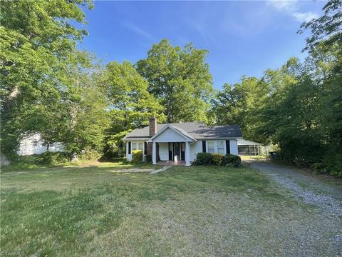 7461 Nc Highway 135, Mayodan, NC 27027 | 19 Photos | MLS #1105512 - Movoto