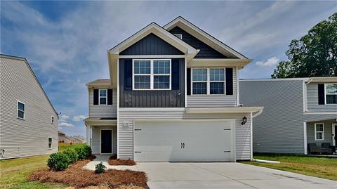 2128 Lagganmore Dr, Greensboro, NC 27405 | 11 Photos | MLS #1106522 ...