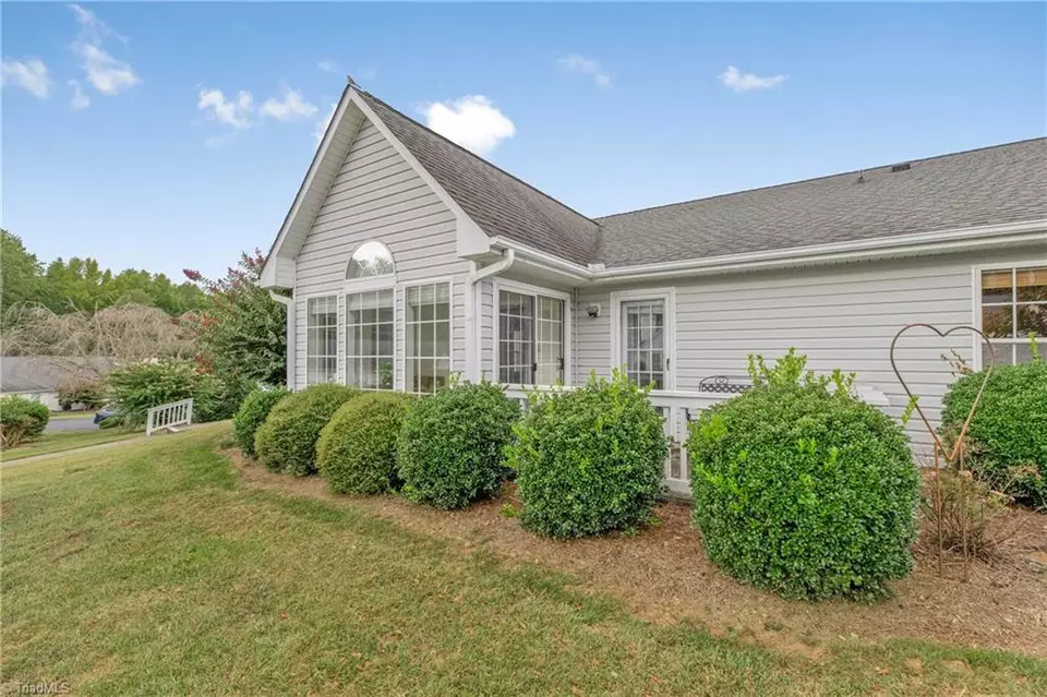 3933 Westridge Meadow Cir, Clemmons, NC 27012 | 17 Photos - Movoto