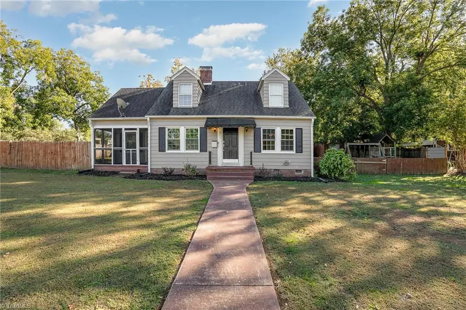 302 Banks St, Graham, NC 27253 | 30 Photos - Movoto