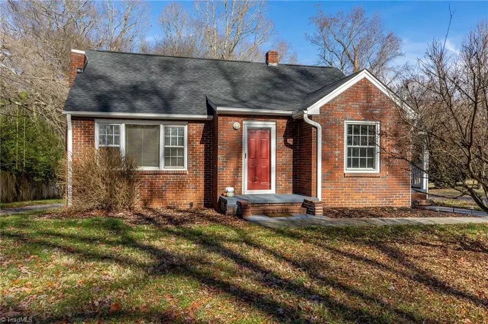 5451 Robinhood Rd, Winston Salem, NC 27106 | 27 Photos - Movoto