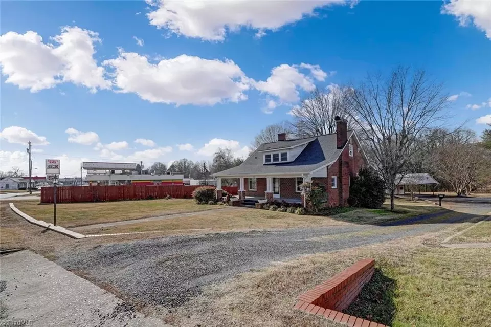 127 Oakland Ave S, Eden, NC 27288 | 46 Photos - Movoto