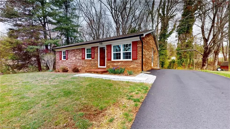 120 Sarah St, Mount Airy, NC 27030 | 33 Photos - Movoto