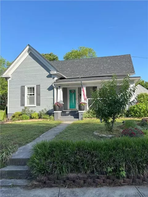 411 Broad St, Mount Airy, NC 27030 | 9 Photos - Movoto