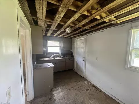 512 Carroll St, Thomasville, NC 27360 | 18 Photos - Movoto