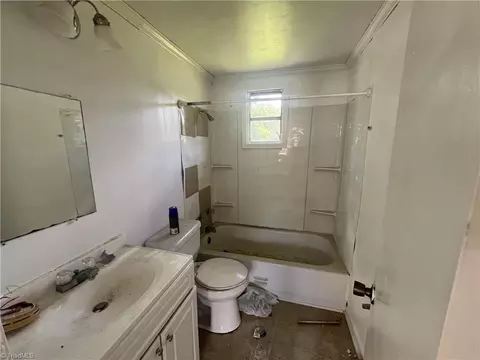 512 Carroll St, Thomasville, NC 27360 | 18 Photos - Movoto