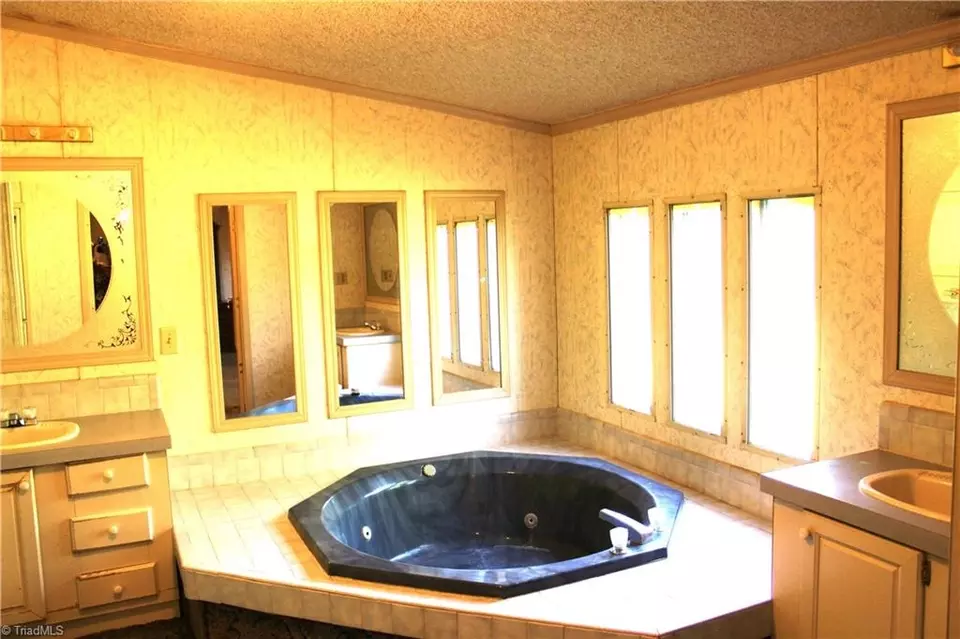 7885 Racine Rd, Pleasant Garden, NC 27313 | MLS# 1182018 | 17 Photos ...