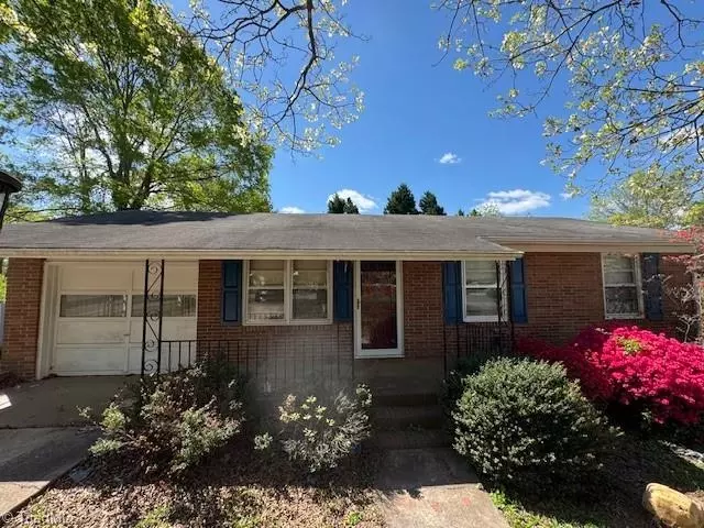 1226 Lewis St, Eden, NC 27288 | MLS# 1184544 | 9 Photos - Movoto