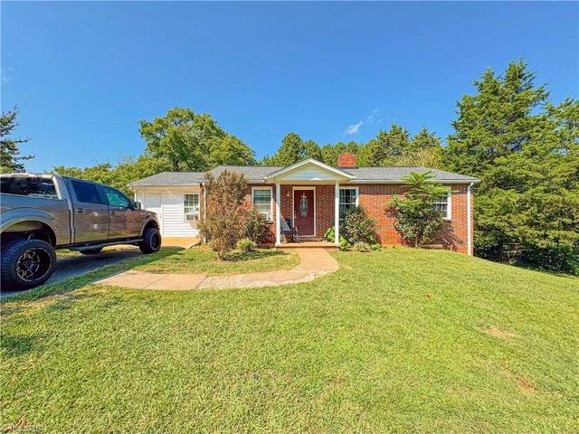 2919 Susan Ln, Winston Salem, NC 27107 | MLS# 1194955 | 24 Photos - Movoto