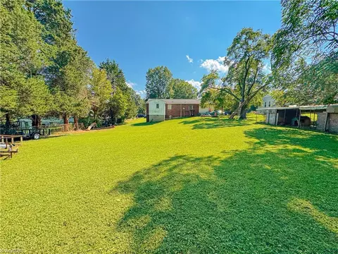 2919 Susan Ln, Winston Salem, NC 27107 | MLS# 1194955 | 24 Photos - Movoto