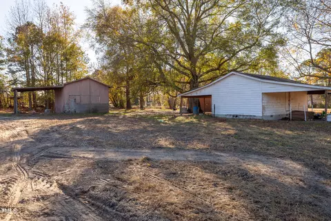10285 Us 701, Newton Grove, NC 28366 | 20 Photos - Movoto