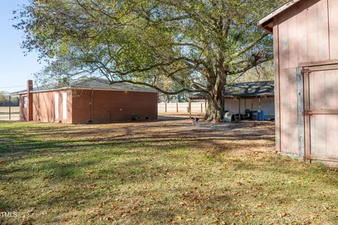 10285 Us 701, Newton Grove, NC 28366 | 20 Photos - Movoto