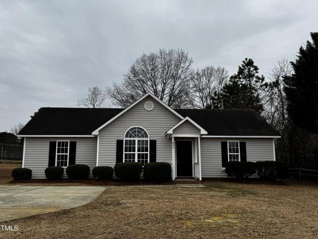 637 Waterford Dr, Clayton, NC 27520 | MLS# 10072110 | 11 Photos - Movoto