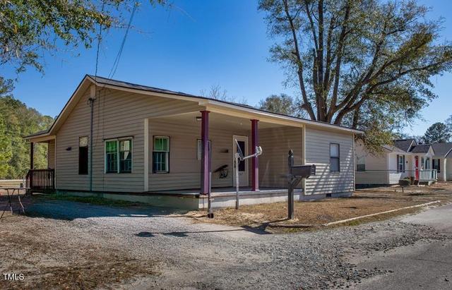 4067 Porter St, Hope Mills, NC 28348 | MLS# 10079633 | 10 Photos - Movoto