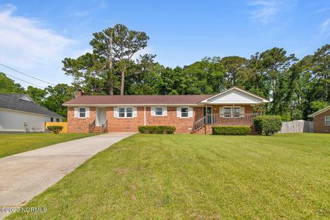 24 Colonial Dr, Jacksonville, NC 28546 | 37 Photos | MLS #100384256 ...