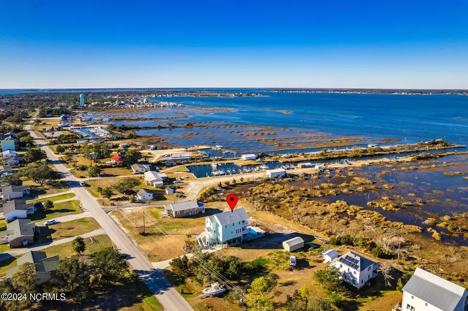 333 Bayview Dr, Harkers Island, NC 28531 | 53 Photos - Movoto