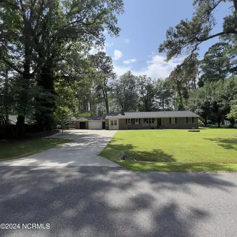 87 Center Dr, Lake Waccamaw, NC 28450 | 28 Photos - Movoto