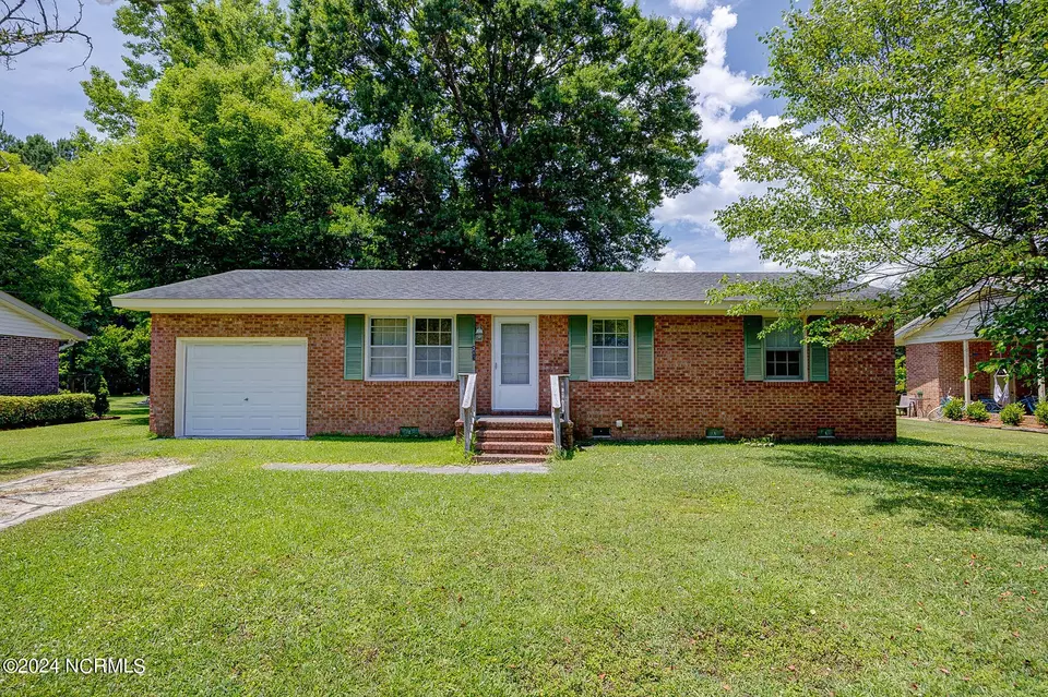 213 N Mcrae St, Burgaw, NC 28425 | 30 Photos - Movoto