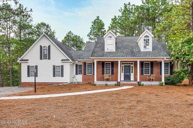 409 Longleaf Dr, West End, NC 27376 | 36 Photos - Movoto