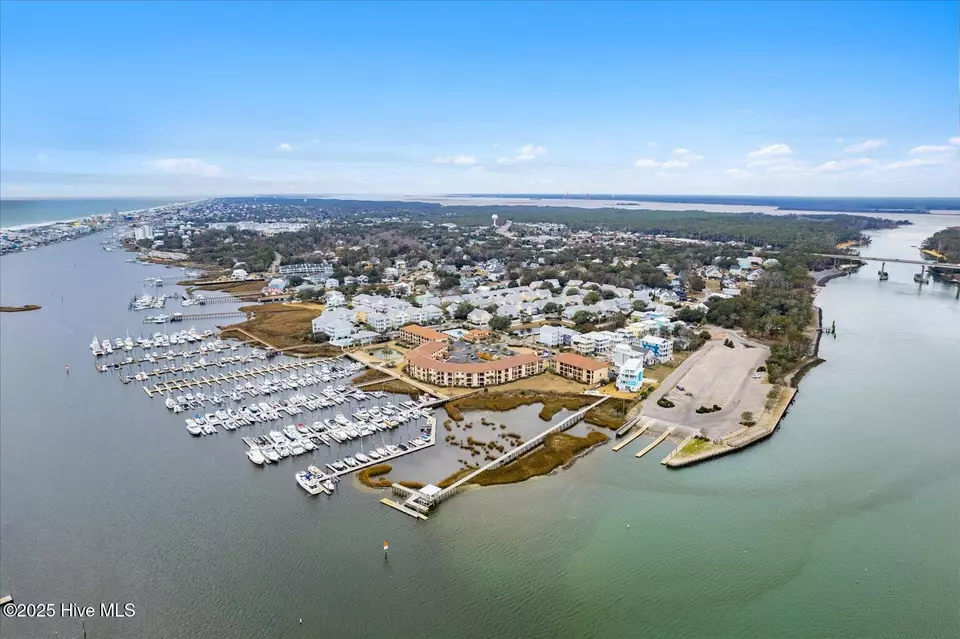 215 Silver Sloop Way, Carolina Beach, NC 28428 | MLS# 100496376 | 6 ...
