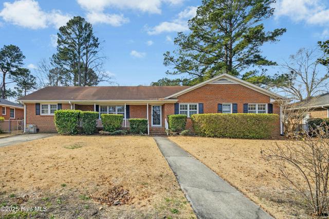 202 Prince Rd, Greenville, NC 27858 | MLS# 100497475 | 31 Photos - Movoto