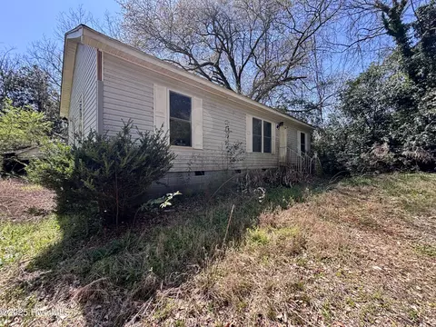 125 Barrett St, Rockingham, NC 28379 | MLS# 100506061 | 2 Photos - Movoto