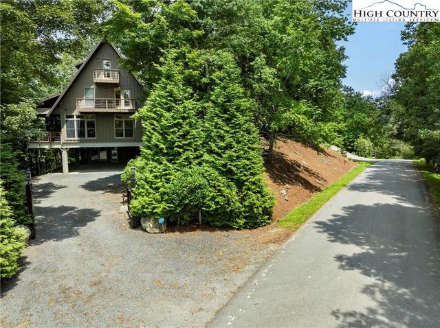 Seven Devils, NC Homes with Driveway For Sale - Movoto
