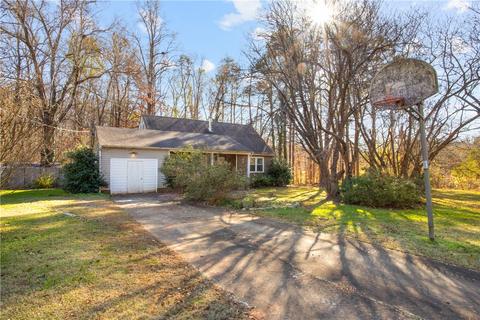 1823 Laurie Dr, Haw River, NC 27258 | 31 Photos | MLS #126257 - Movoto