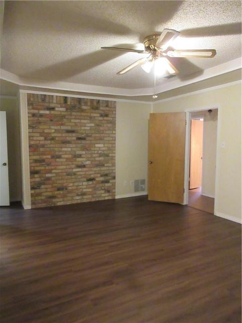 213 Country Club Dr, Marlin, TX 76661 | 24 Photos | MLS #214885 - Movoto