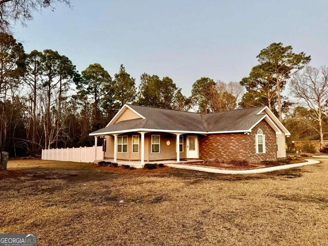 57 Brandon St, Baxley, GA 31513 | MLS# 10456477 | 23 Photos - Movoto