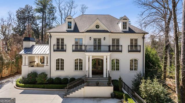 18 Blackland Rd NW, Atlanta, GA 30342 | MLS# 10467401 | 74 Photos - Movoto
